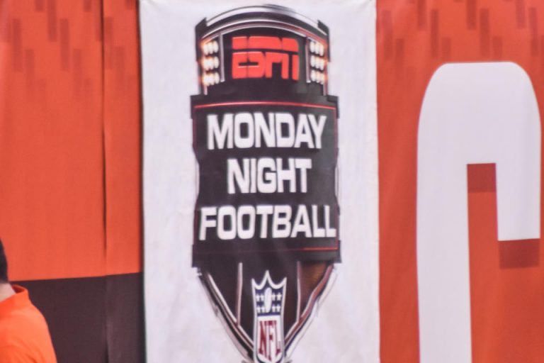 5 Facts About Monday Night Football - refactoid